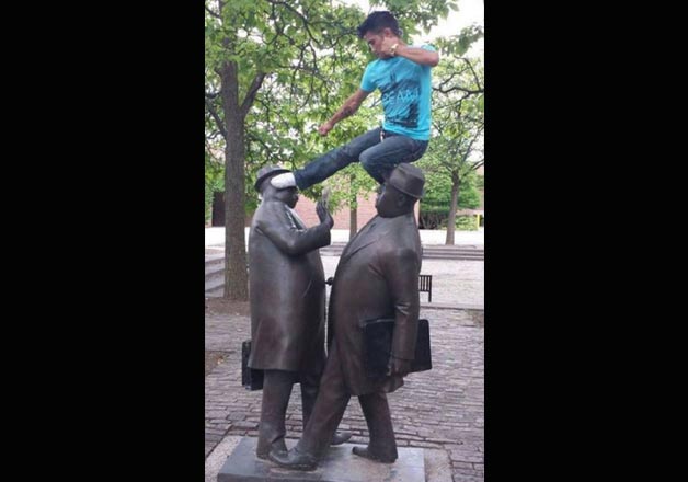 14 hilarious pictures with statues | IndiaTV News | Blah News – India TV