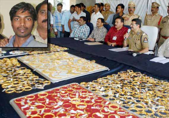 Second accused in Hyderabad gold heist also gives up