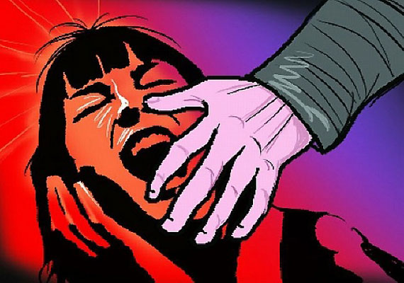 Woman molested, robbed by duo in autorickshaw in Ghaziabad