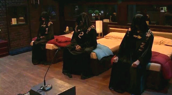 Bigg Boss 8 grand premiere: Captain Salman Khan welcomes participants ...