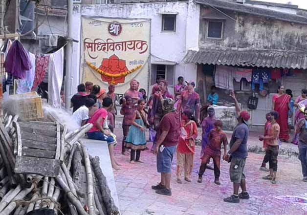 Coldplay visits India, fans wait for a concert | IndiaTV News ...