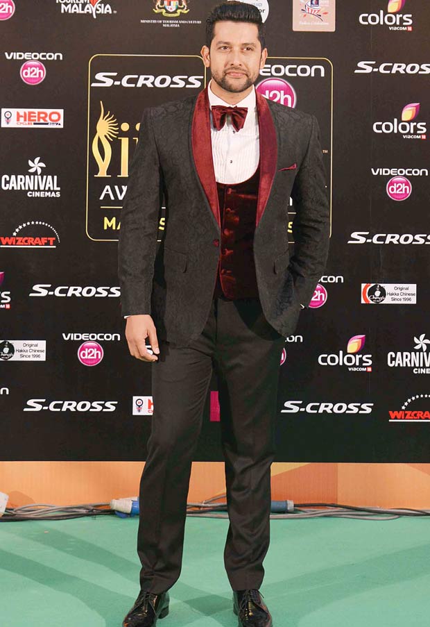 Aftab Shivdasani and wife matching clothes at IIFA 2015 - IndiaTV News ...
