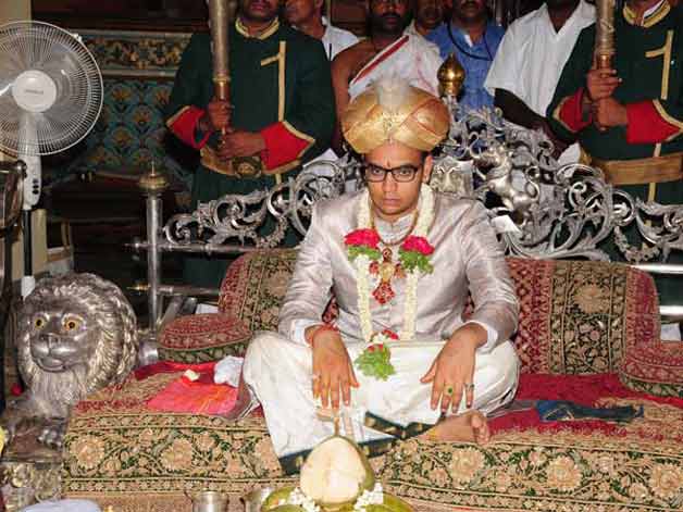 23-year-old US-educated Yaduveer crowned Maharaja of Mysuru-IndiaTV ...