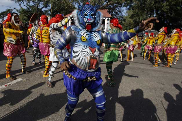 Pulikali : Beautiful Tiger Dance procession celebrating Onam | IndiaTV ...