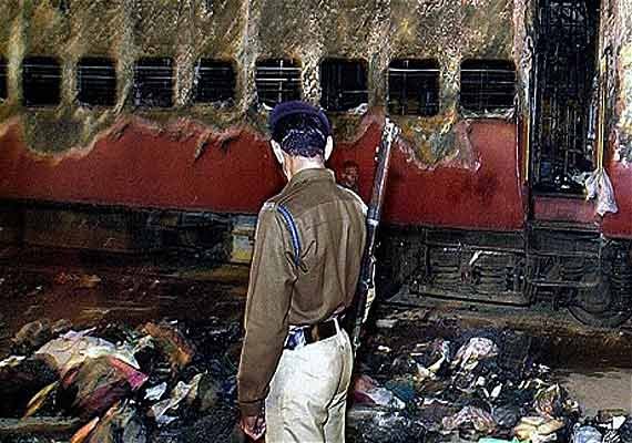 Godhra train case convict sentenced to death, jumps parole