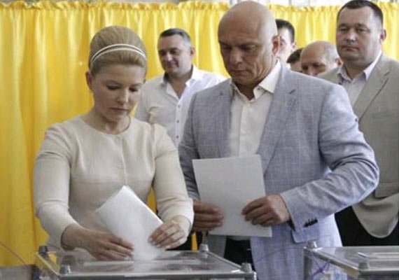 Ukraine elections: PM's party maintains lead